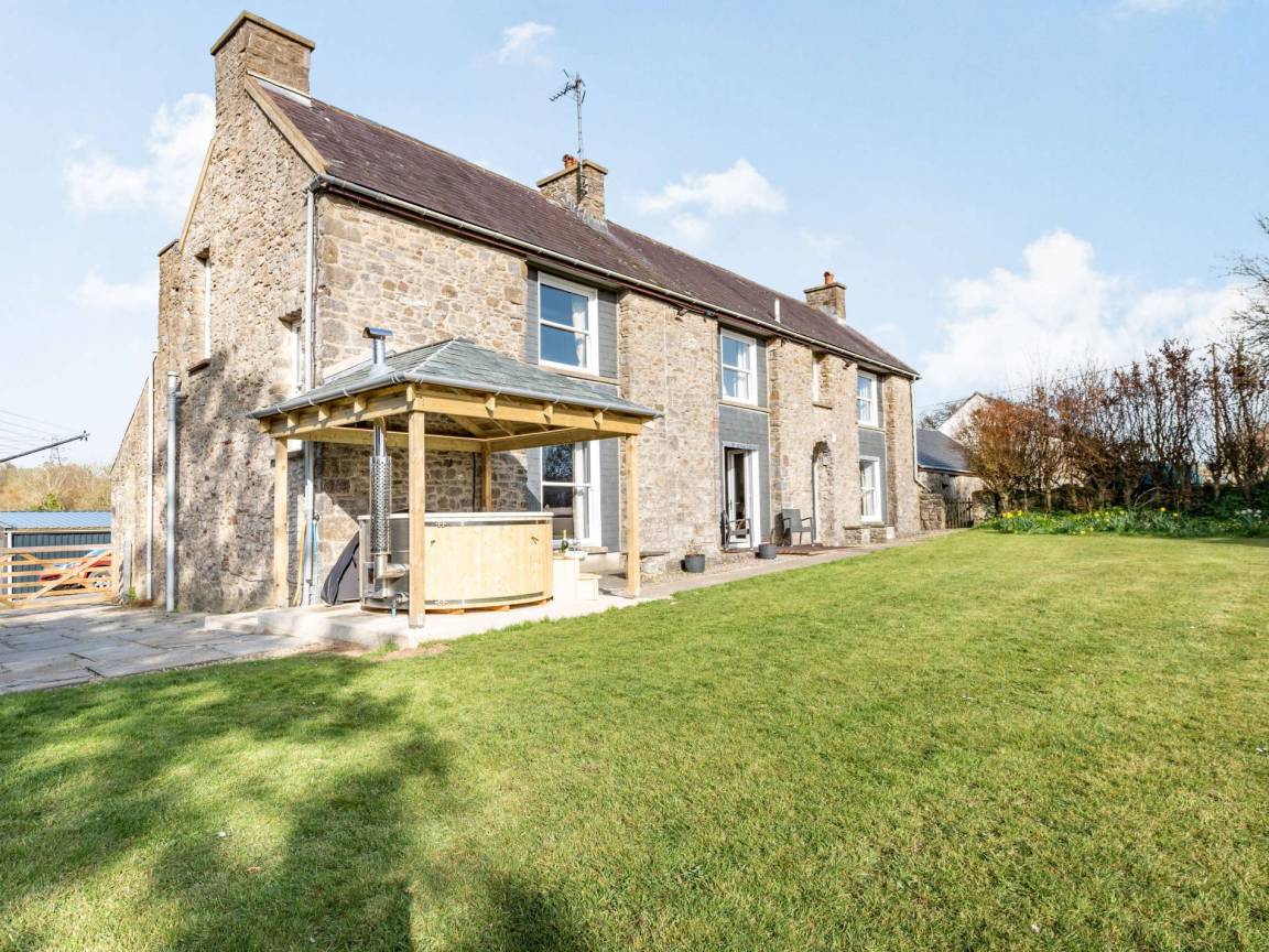 Cottage ∙ 6 Bedrooms ∙ 12 Guests - Freshwater East