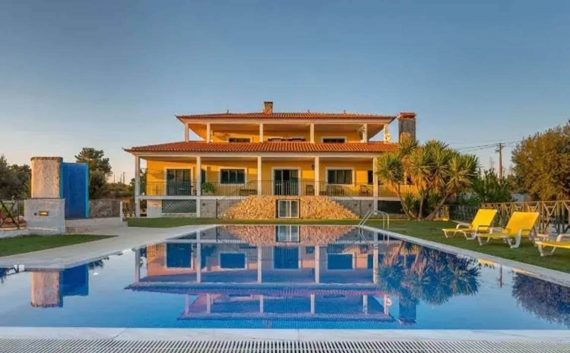 2400 M² Villa ∙ 4 Bedrooms ∙ 10 Guests - Mação