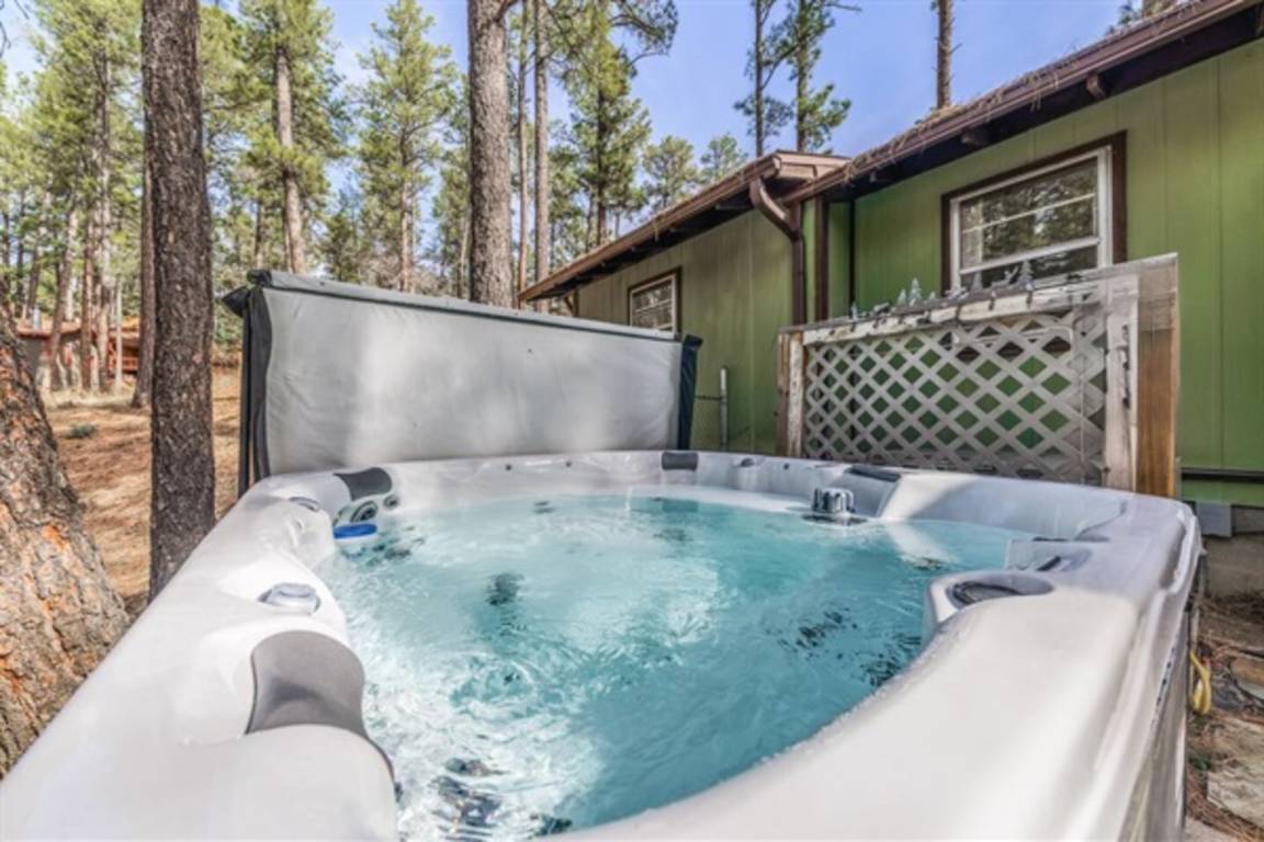 Cabin ∙ 2 Bedrooms ∙ 6 Guests - Ruidoso, NM