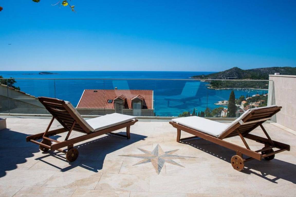 220 M² Villa ∙ 5 Bedrooms ∙ 14 Guests - Dubrovnik