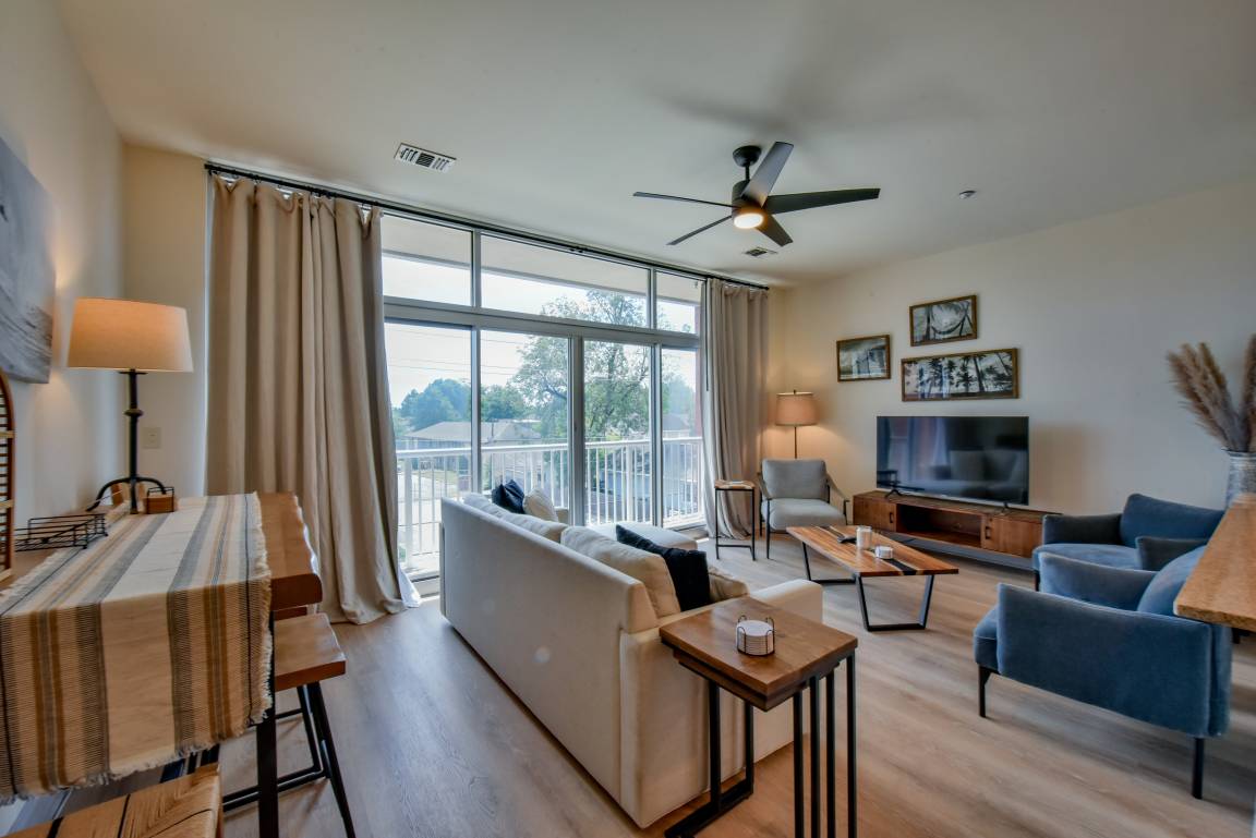 Condo ∙ 2 Bedrooms ∙ 6 Guests - Tuscaloosa, AL