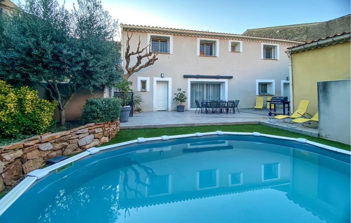 192 M² Maison De Vacances ∙ 4 Chambres ∙ 8 Personnes - Creissan