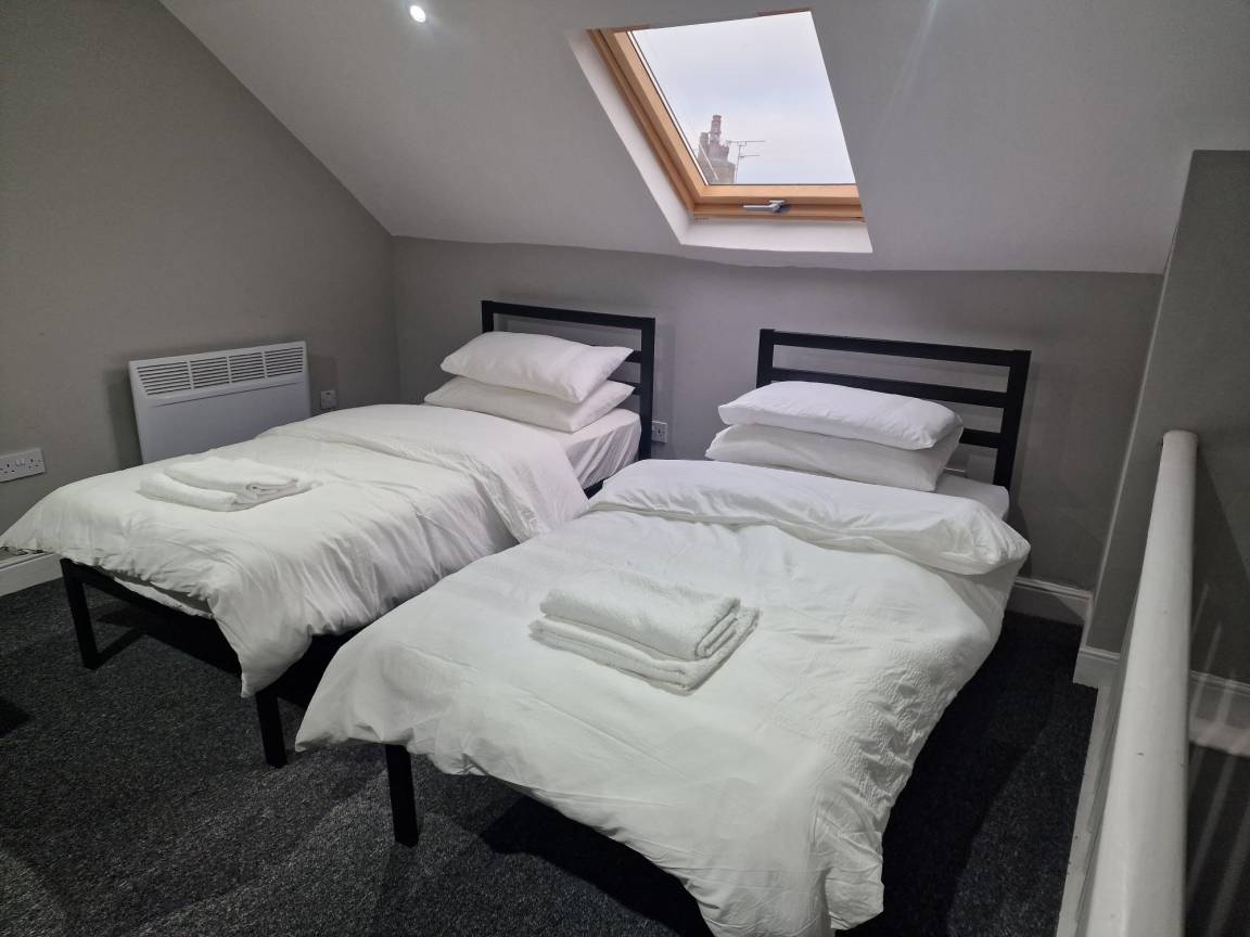 75 M² Apartment ∙ 3 Bedrooms ∙ 5 Guests - Thornbury - Bradford