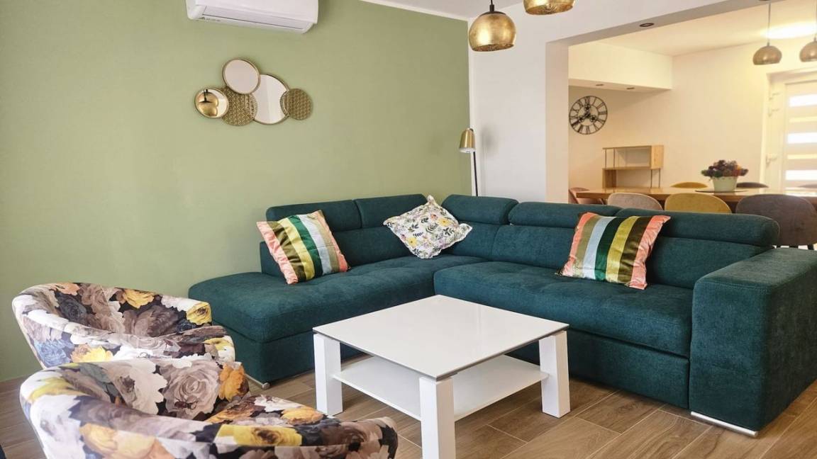 283 M² Ferienhaus ∙ 4 Schlafzimmer ∙ 8 Gäste - Tisno