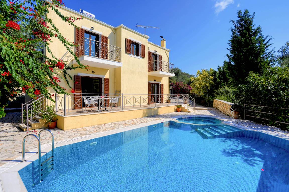 100 M² Villa ∙ 2 Bedrooms ∙ 5 Guests - Paxi