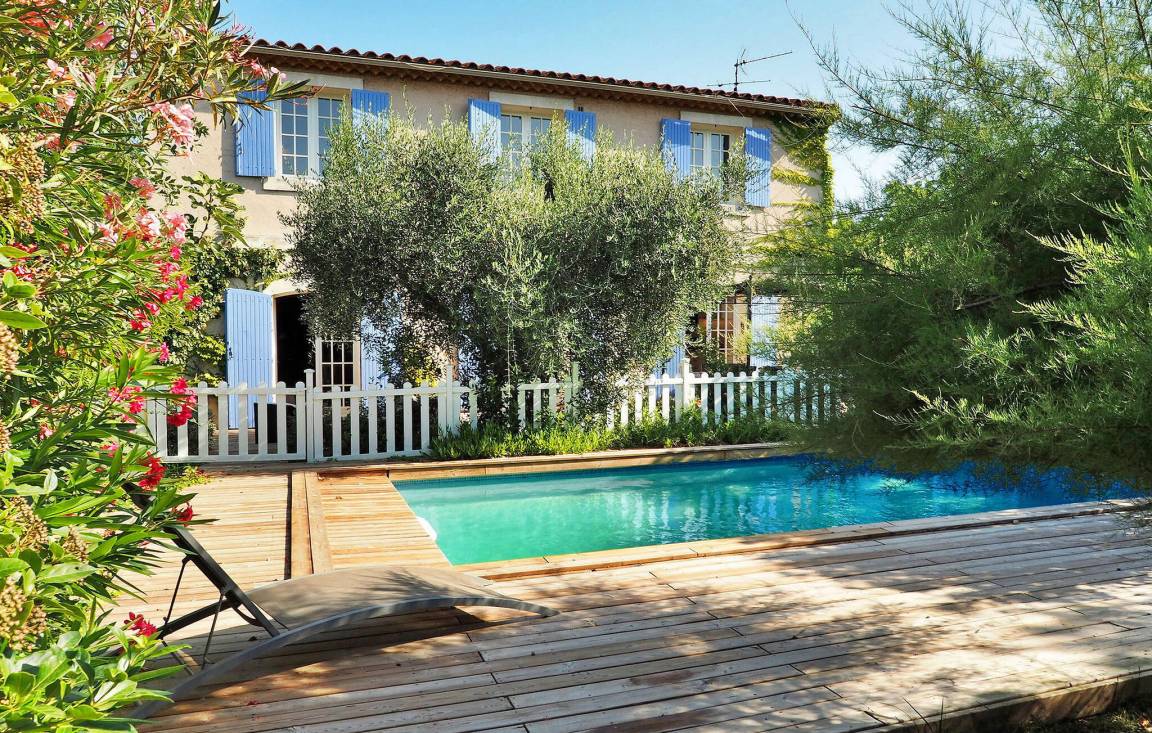 150 M² Maison De Vacances ∙ 3 Chambres ∙ 6 Personnes - Beaucaire