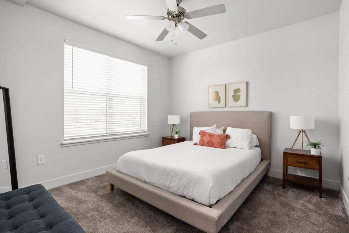 Apartment ∙ 2 Bedrooms ∙ 4 Guests - Zionsville, IN