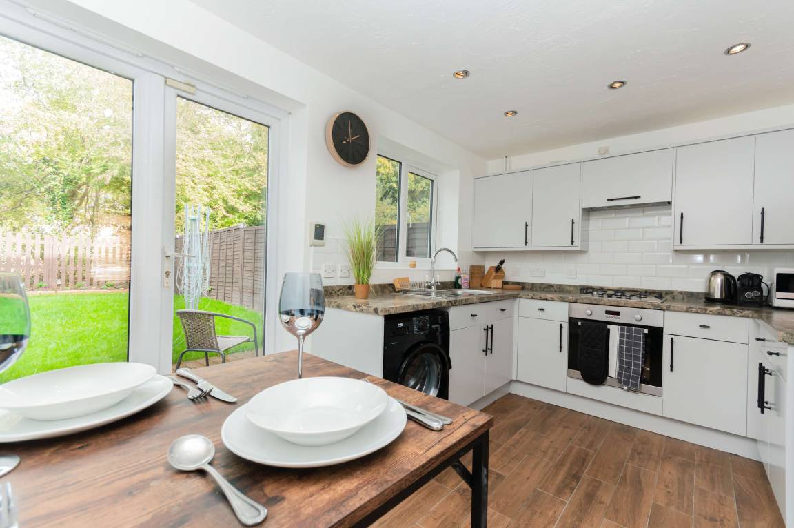 57 M² House ∙ 3 Bedrooms ∙ 4 Guests - Swindon