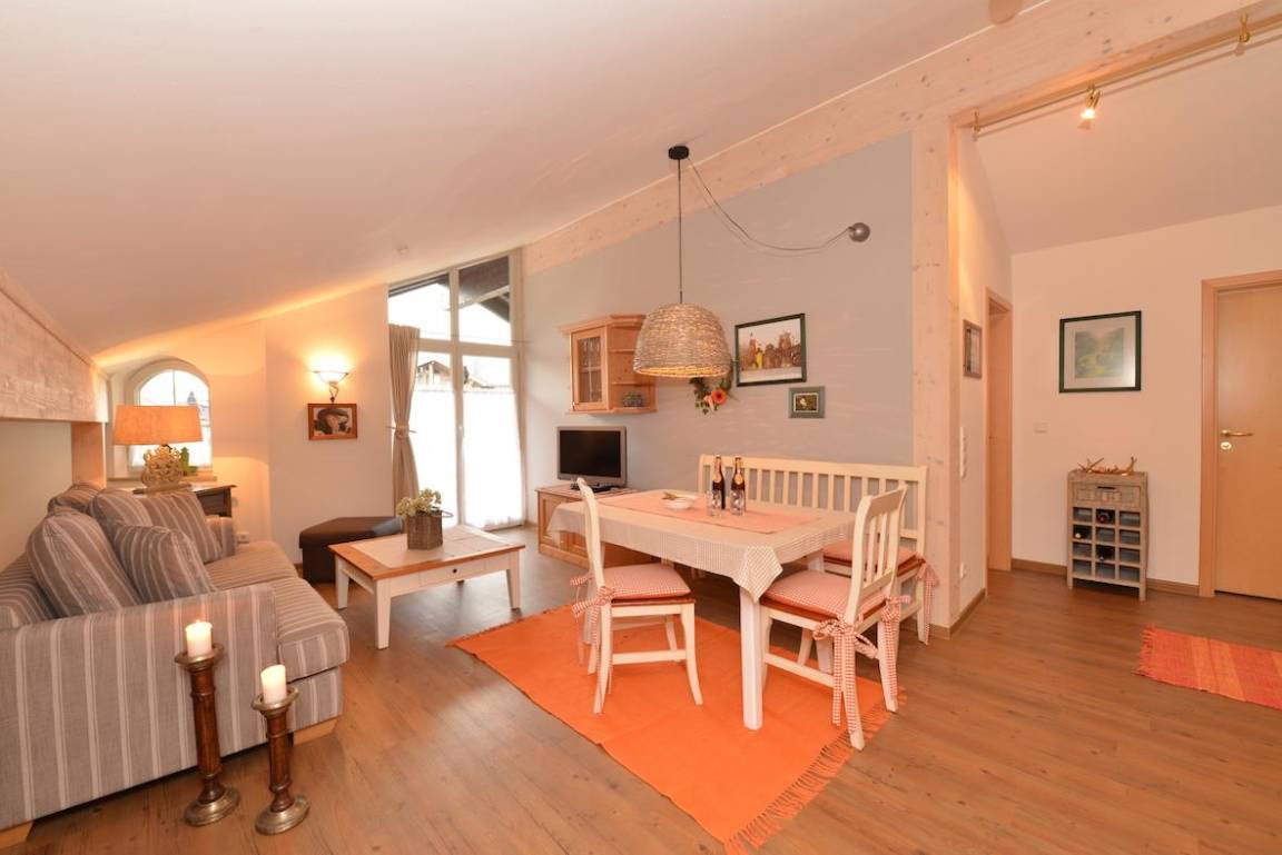 64 M² Ferienwohnung ∙ 1 Schlafzimmer ∙ 4 Gäste - Bolsterlang