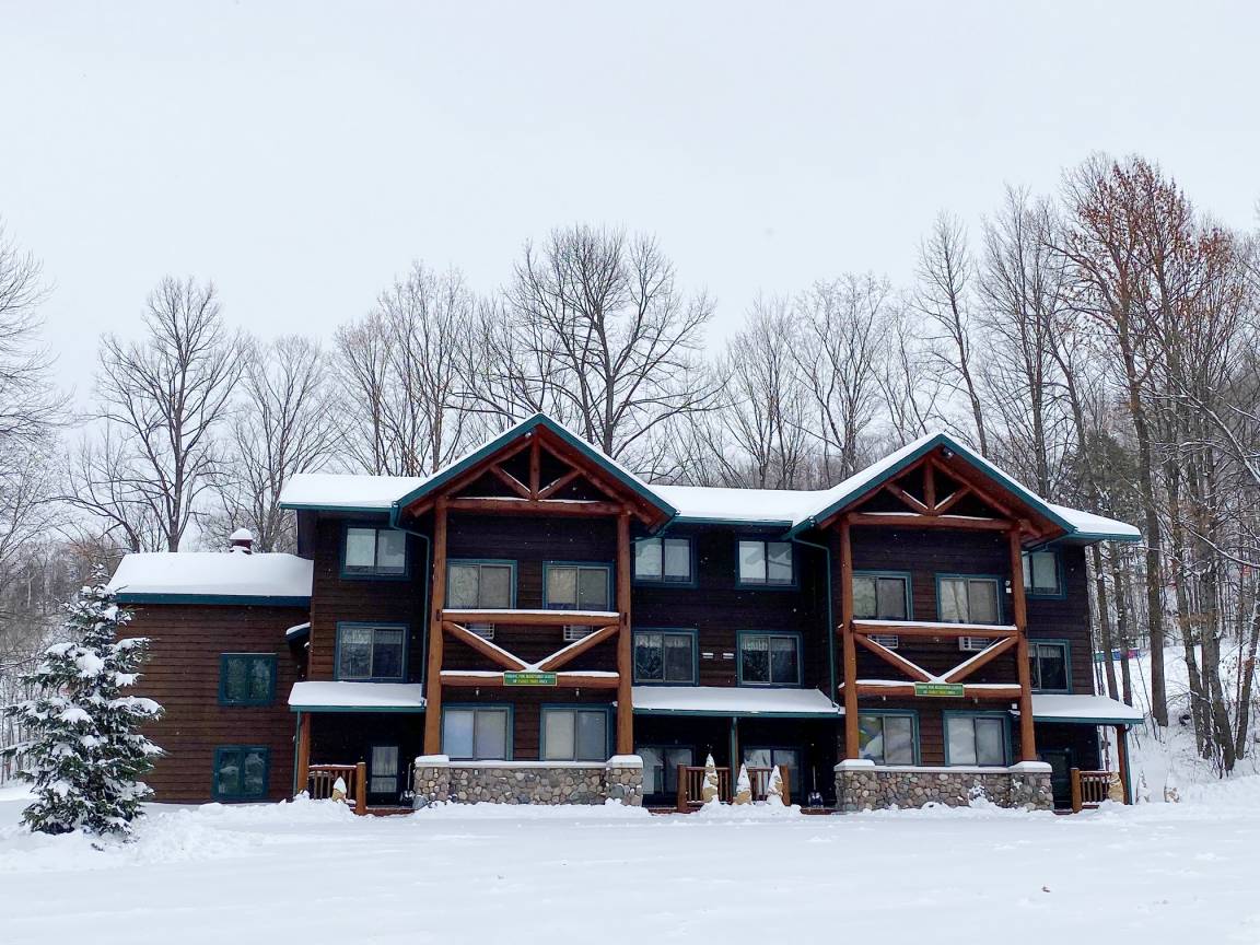 House ∙ 4 Bedrooms ∙ 11 Guests - Ironwood, MI