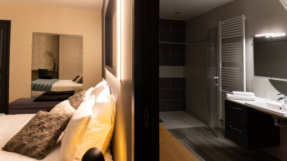 150 M² Maison De Vacances ∙ 5 Chambres ∙ 14 Personnes - Genêts