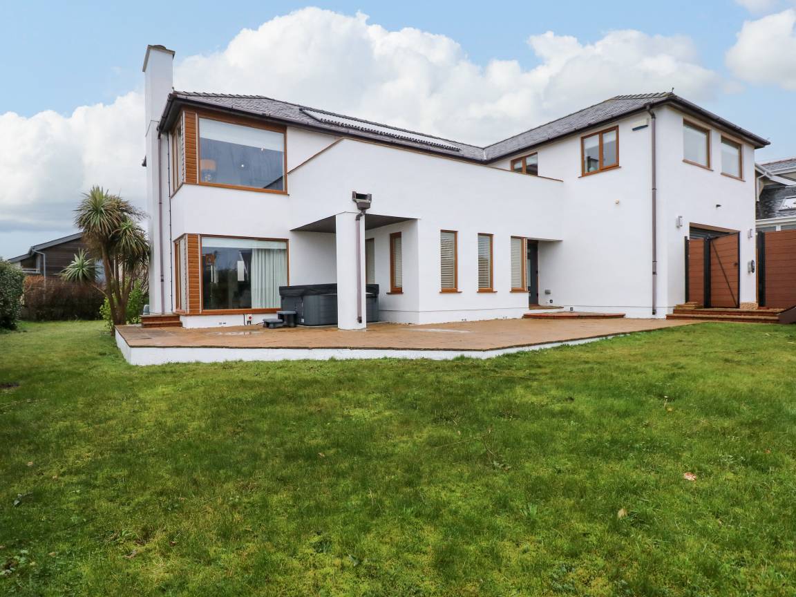 Cottage ∙ 6 Bedrooms ∙ 12 Guests - Rhosneigr