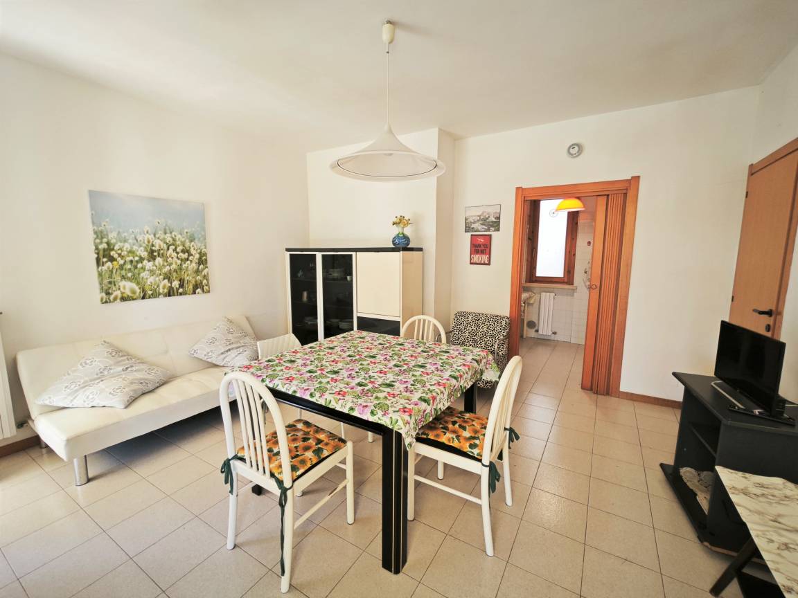 70 M² Apartamento ∙ 2 Habitaciones ∙ 6 Huéspedes - Numana