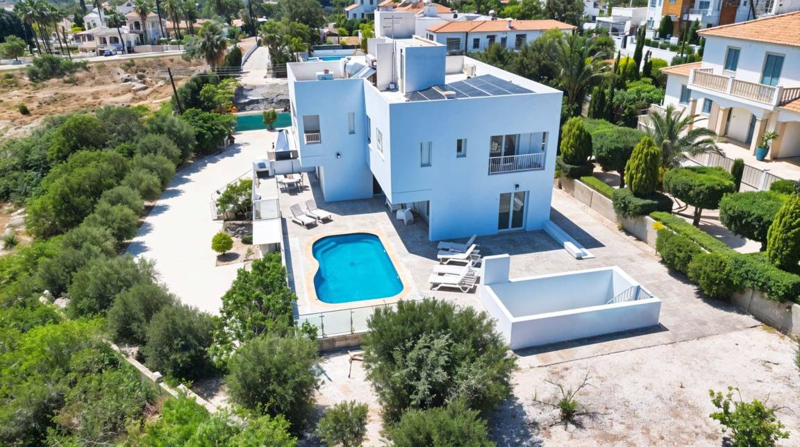 200 M² Apartment ∙ 5 Bedrooms ∙ 10 Guests - Ayia Napa