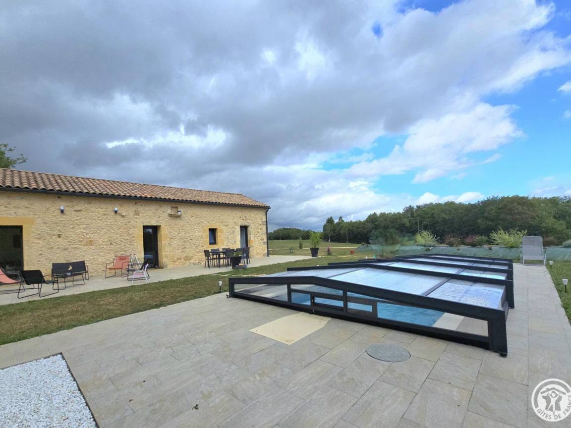 90 M² Cottage ∙ 2 Bedrooms ∙ 4 Guests - Lalinde