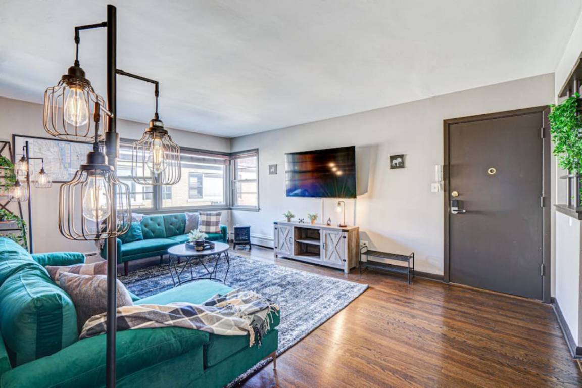 37 M² Apartment ∙ 2 Bedrooms ∙ 10 Guests - Brookfield, IL