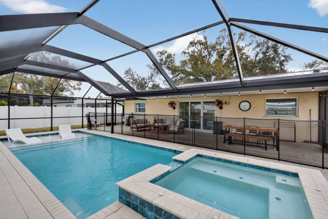 House ∙ 4 Bedrooms ∙ 10 Guests - Sarasota