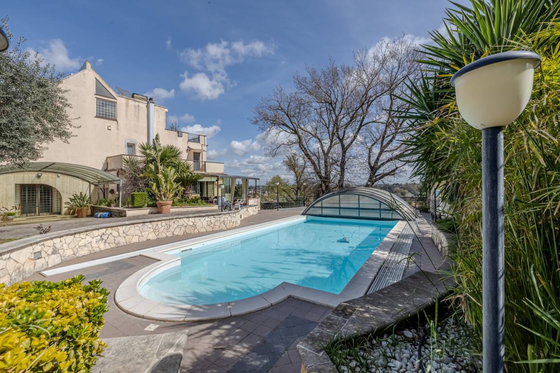 250 M² Villa ∙ 3 Bedrooms ∙ 6 Guests - Rome