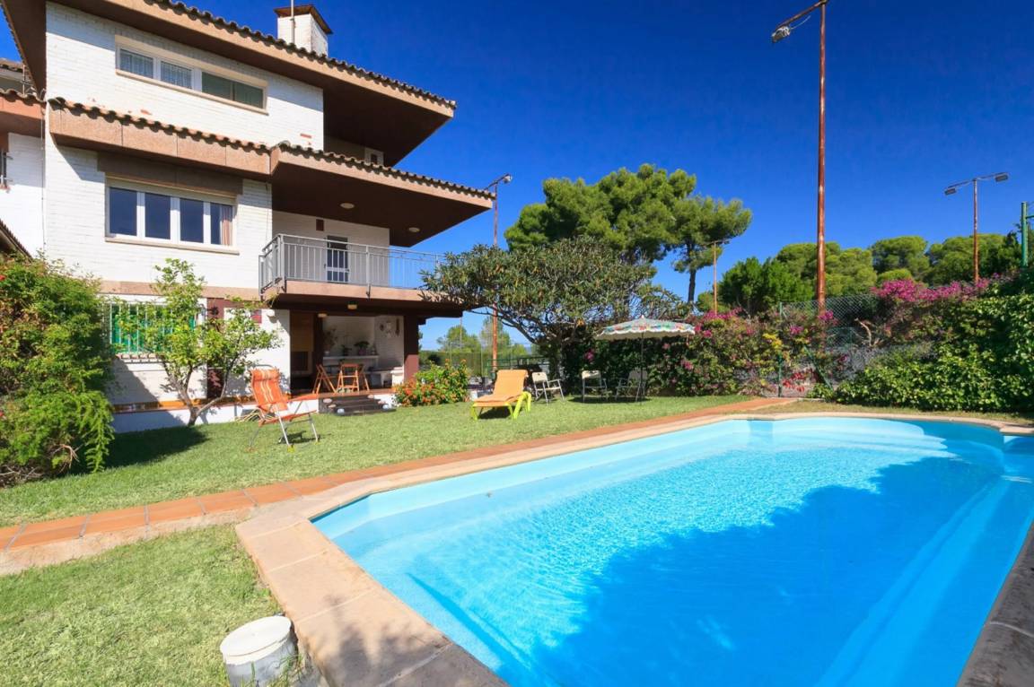250 M² Villa ∙ 4 Habitaciones ∙ 10 Huéspedes - Tarragona