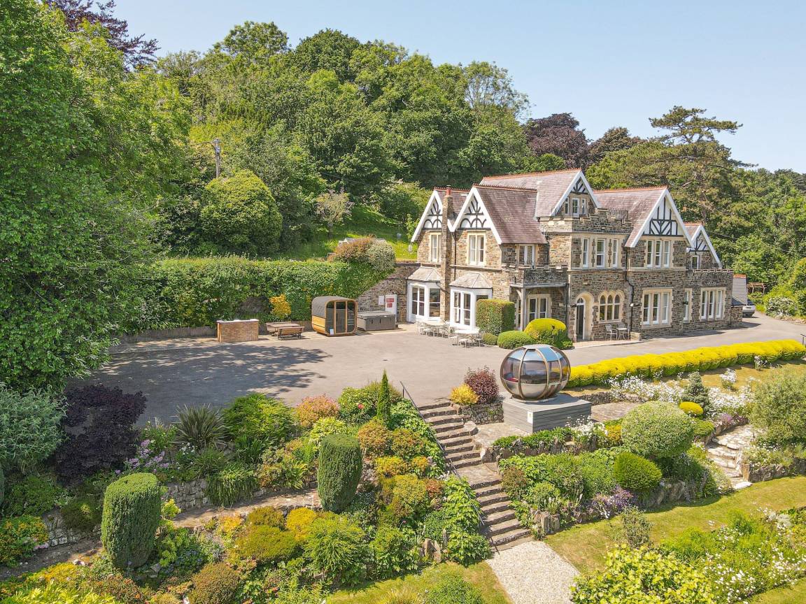 Cottage ∙ 10 Bedrooms ∙ 20 Guests - Barnstaple