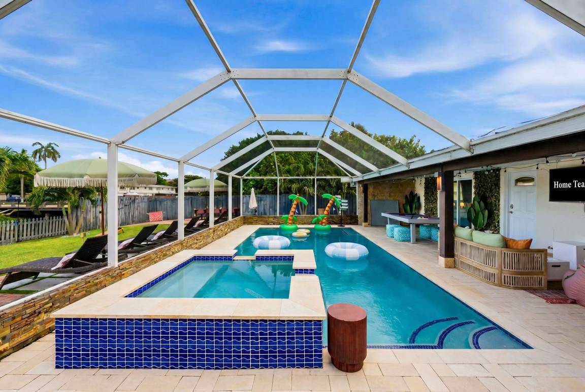 Apartment ∙ 5 Bedrooms ∙ 12 Guests - West Palm Beach, FL