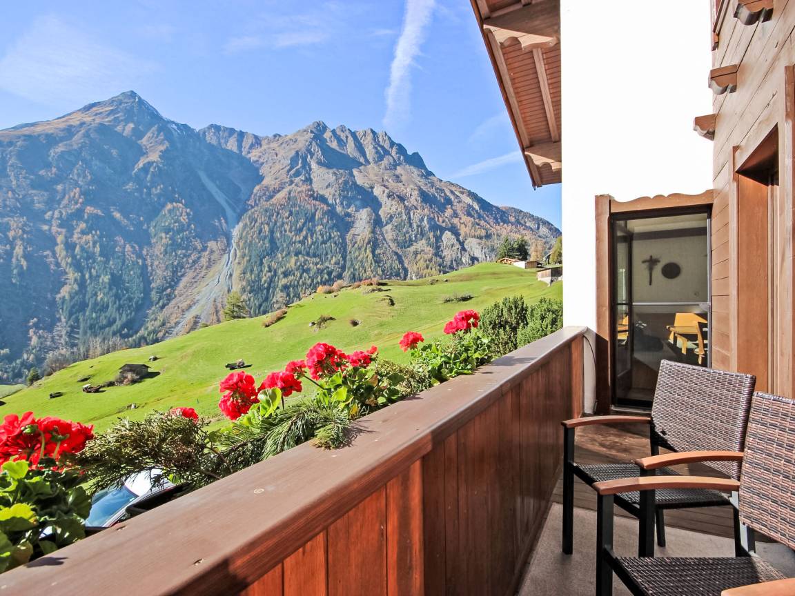 150 M² Ferienhaus ∙ 4 Schlafzimmer ∙ 9 Gäste - Längenfeld