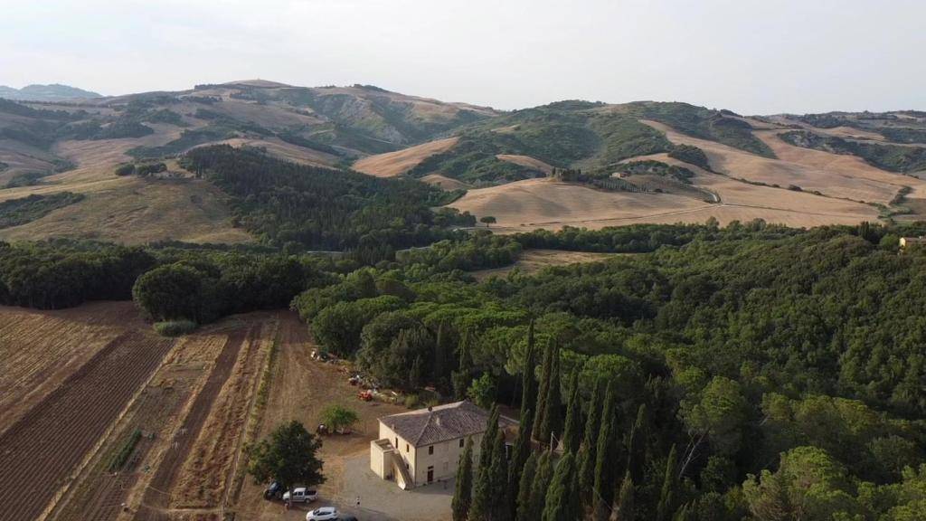 150 M² Farmhouse ∙ 5 Bedrooms ∙ 12 Guests - Volterra