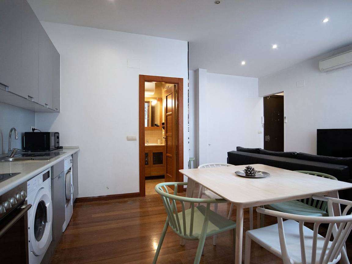 65 M² Apartment ∙ 2 Bedrooms ∙ 4 Guests - Madrid