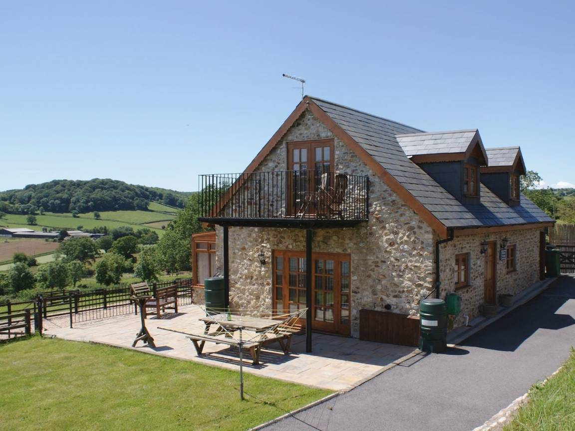 Cottage ∙ 2 Bedrooms ∙ 5 Guests - Beer