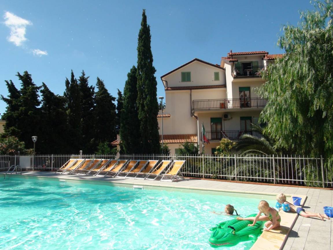 55 M² Appartamento Vacanza ∙ 2 Camere Da Letto ∙ 5 Ospiti - Loano