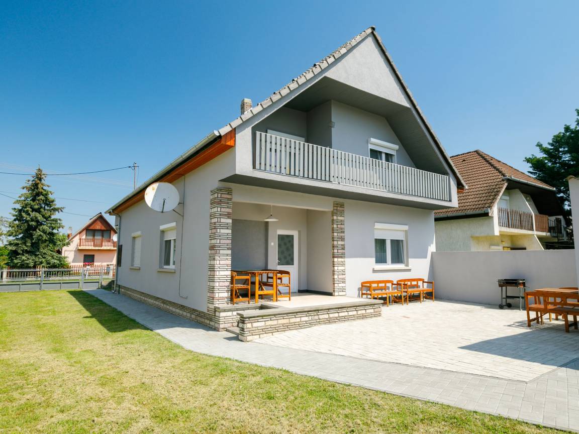 145 M² House ∙ 5 Bedrooms ∙ 10 Guests - Balatonfenyves