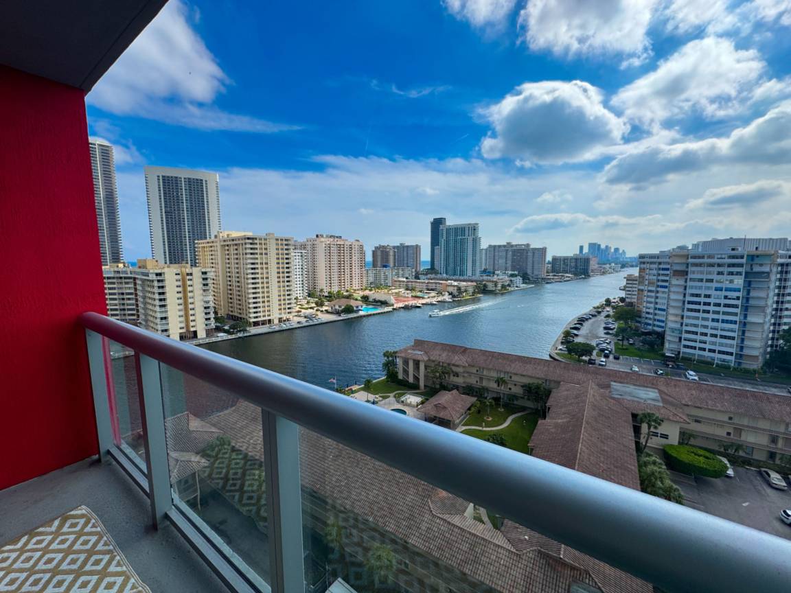 357 M² Apartment ∙ 1 Bedroom ∙ 4 Guests - Hallandale Beach, FL