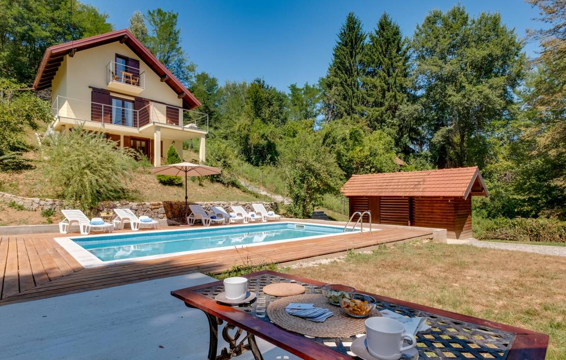 79 M² Ferienhaus ∙ 2 Schlafzimmer ∙ 6 Gäste - Karlovac
