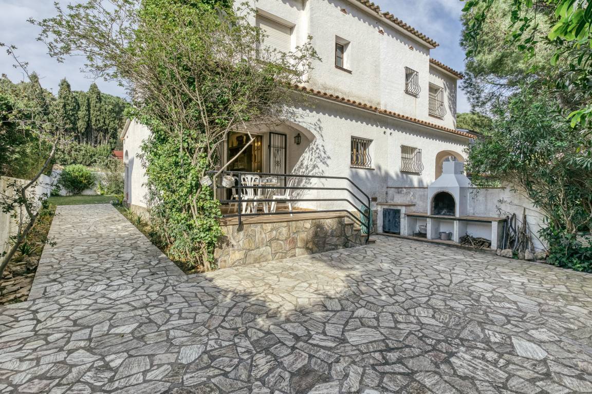 80 M² Casa ∙ 3 Habitaciones ∙ 6 Huéspedes - La Escala