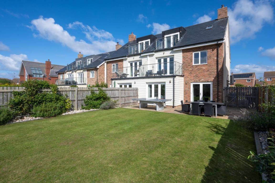 Cottage ∙ 4 Bedrooms ∙ 8 Guests - Seahouses