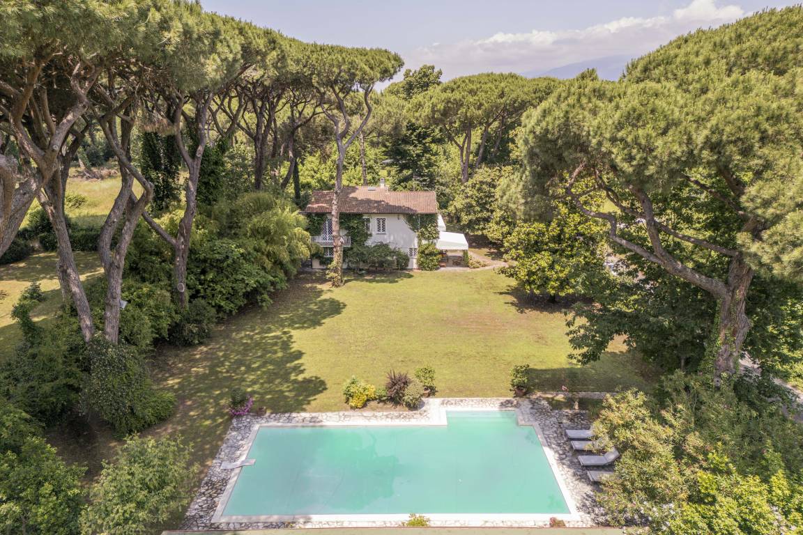 275 M² Apartment ∙ 6 Bedrooms ∙ 11 Guests - Viareggio