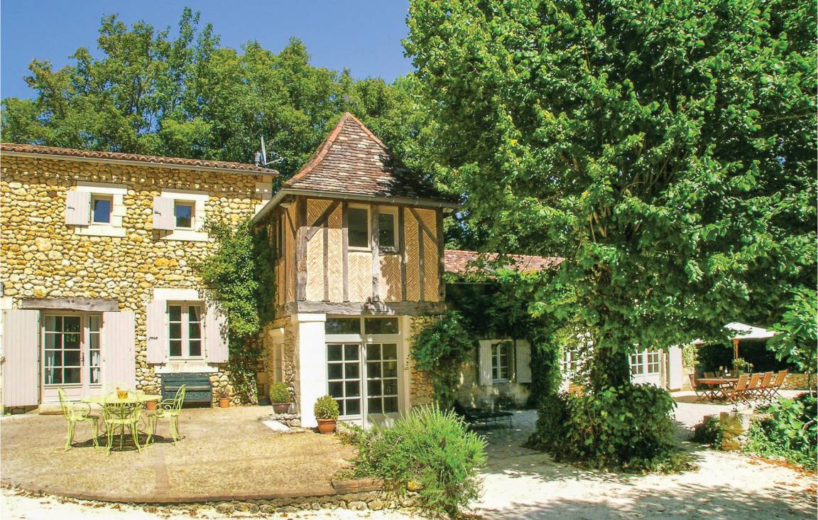 235 M² Huis ∙ 5 Slaapkamers ∙ 11 Gasten - Dordogne