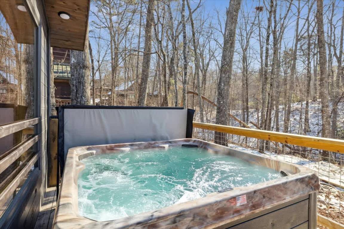 Apartment ∙ 3 Bedrooms ∙ 9 Guests - Gatlinburg, TN