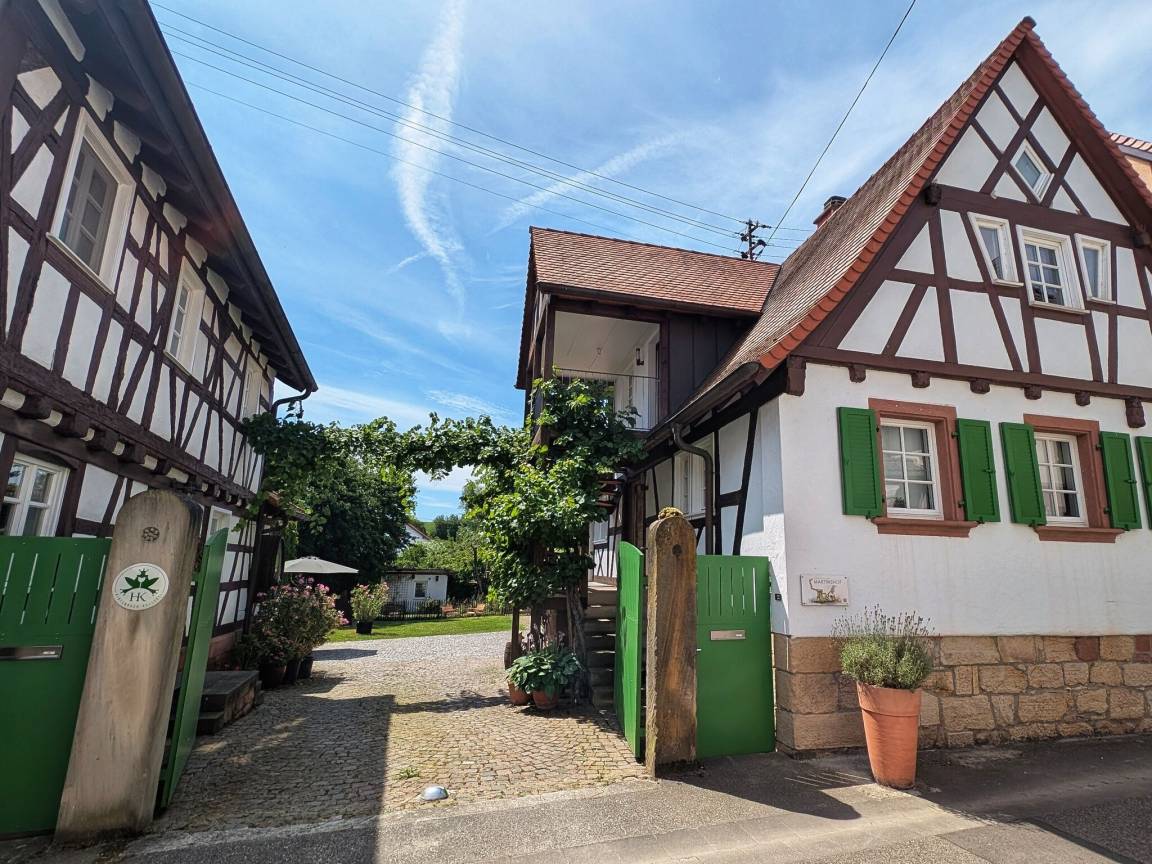 65 M² Ferienwohnung ∙ 2 Schlafzimmer ∙ 4 Gäste - Annweiler am Trifels