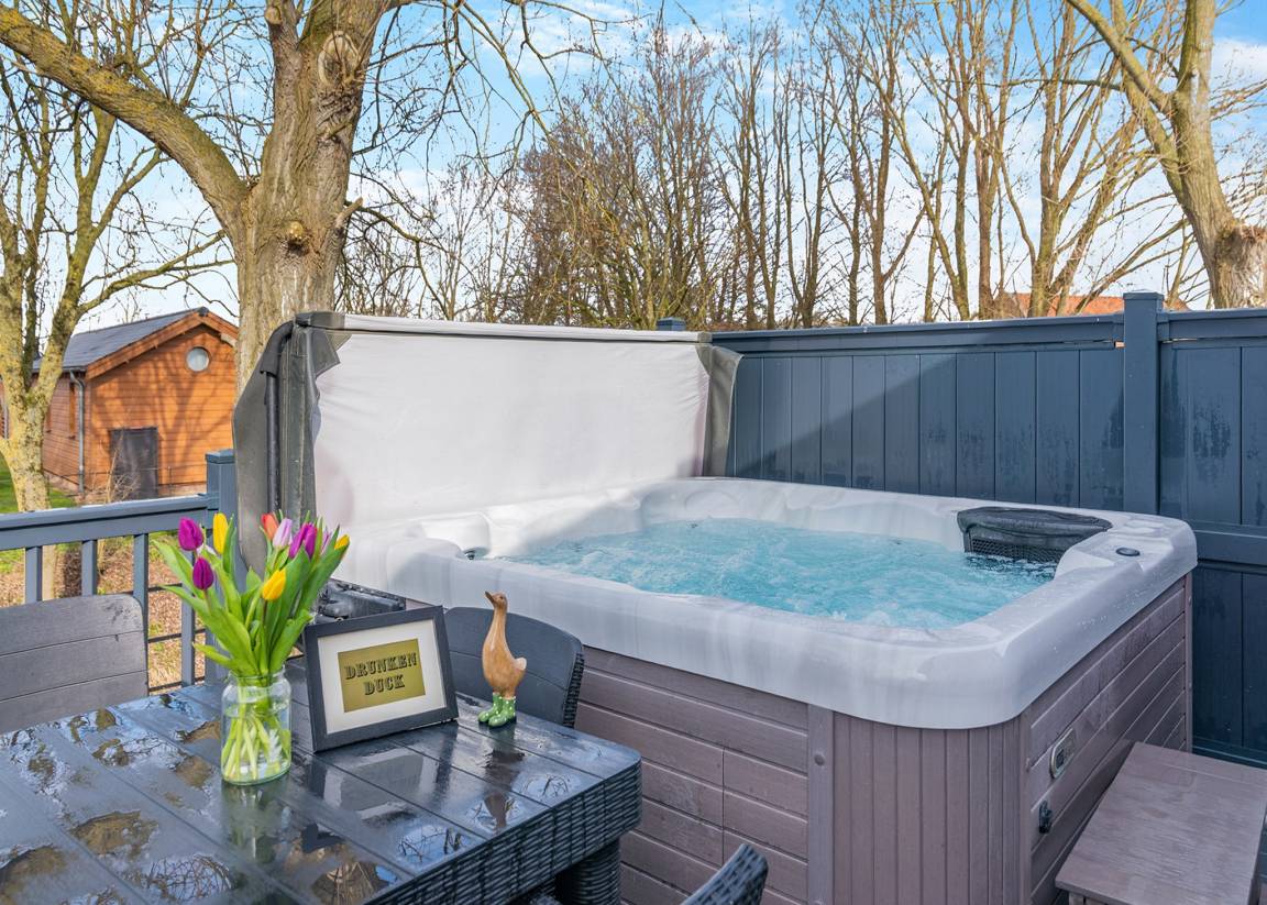 Chalet ∙ 2 Slaapkamers ∙ 4 Gasten - Hull