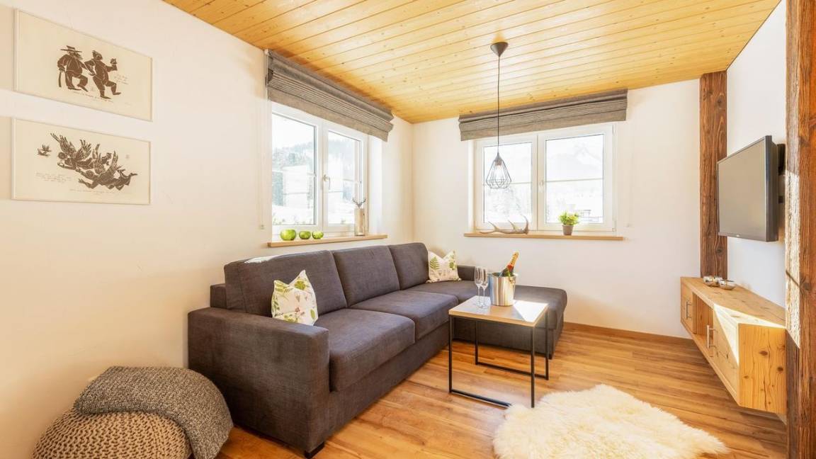 65 M² Ferienhaus ∙ 2 Schlafzimmer ∙ 2 Gäste - Riezlern