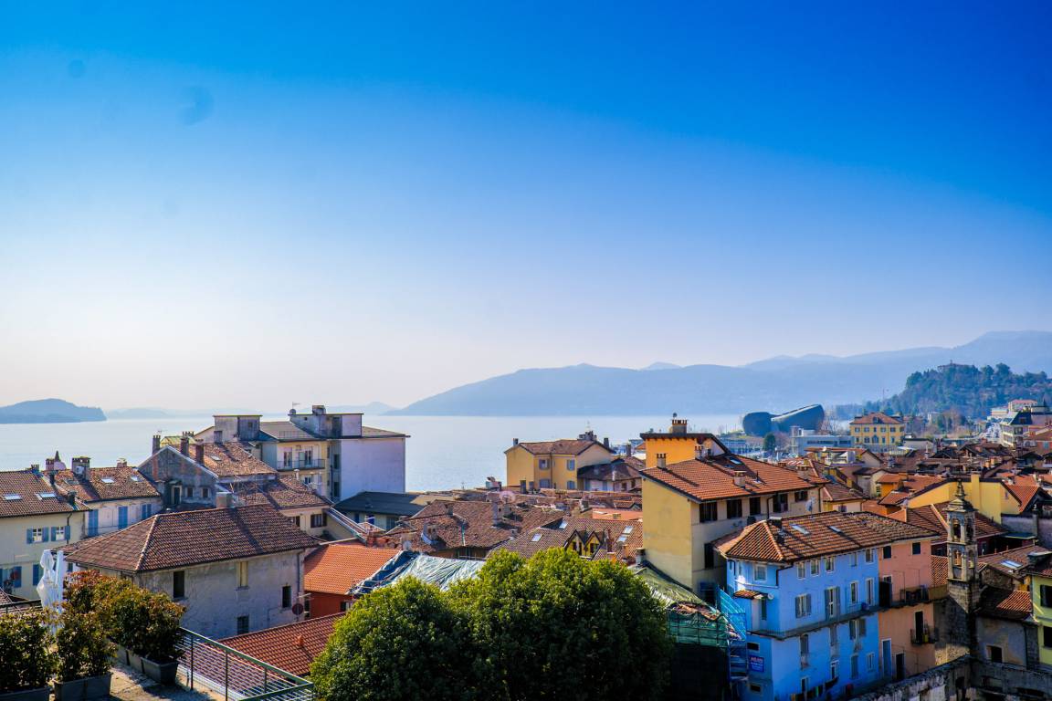 180 M² Apartment ∙ 3 Bedrooms ∙ 6 Guests - Verbania