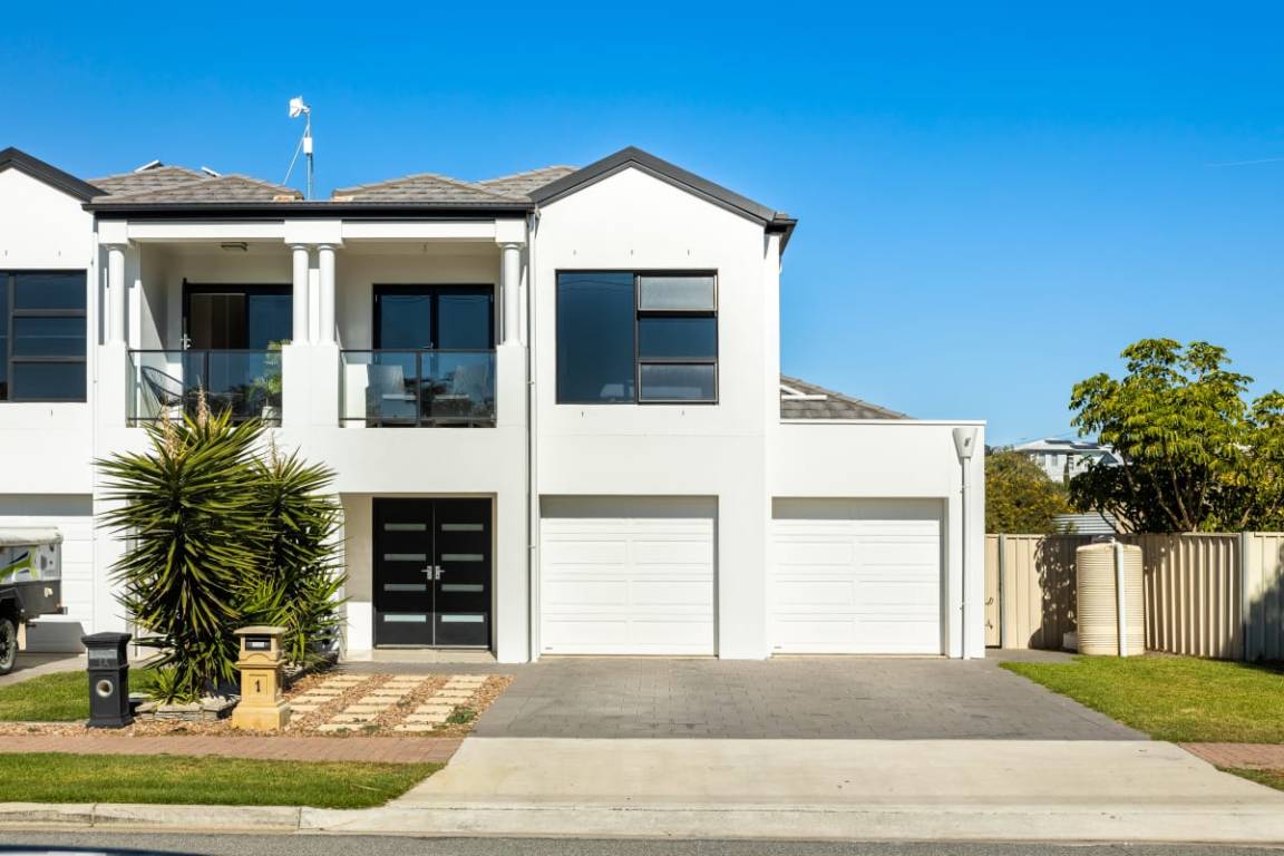 249 M² House ∙ 3 Bedrooms ∙ 8 Guests - Port Adelaide