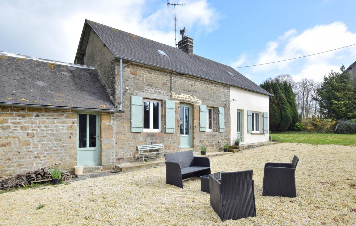 55 M² House ∙ 2 Bedrooms ∙ 4 Guests - Domfront