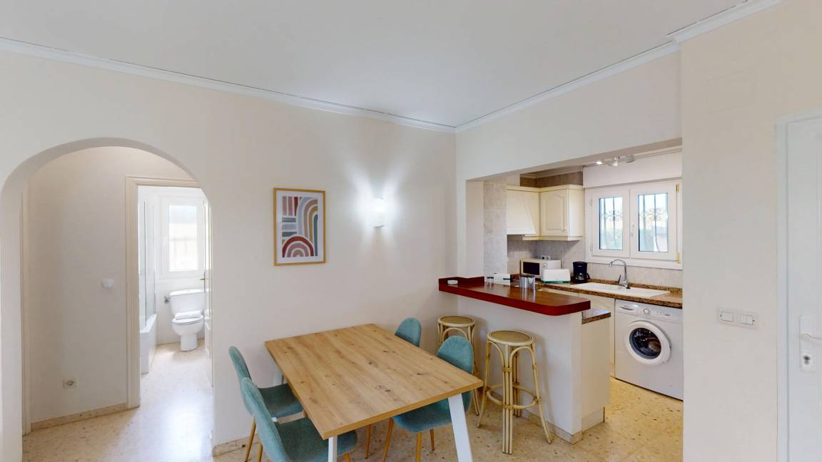 70 M² Huoneisto ∙ 3 Makuuhuonetta ∙ 6 Vierasta - Oliva