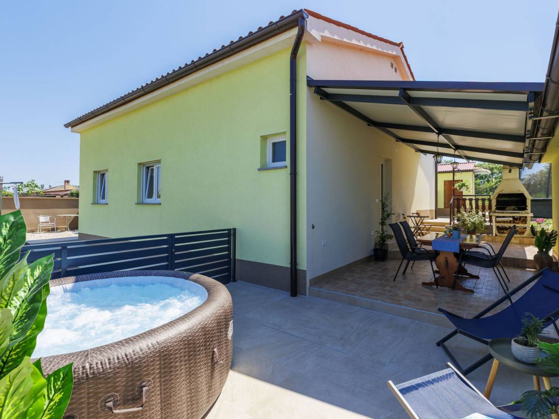 35 M² Huis ∙ 1 Slaapkamer ∙ 4 Gasten - Peroj