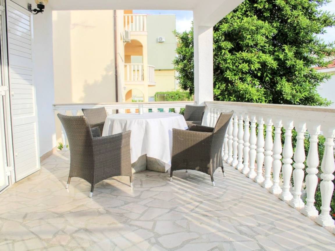 100 M² Huoneisto ∙ 4 Makuuhuonetta ∙ 10 Vierasta - Makarska