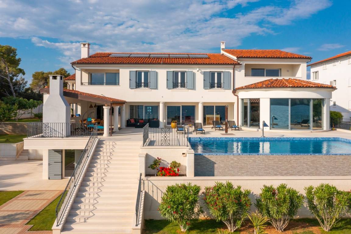 1000 M² Villa ∙ 6 Bedrooms ∙ 12 Guests - Šibenik