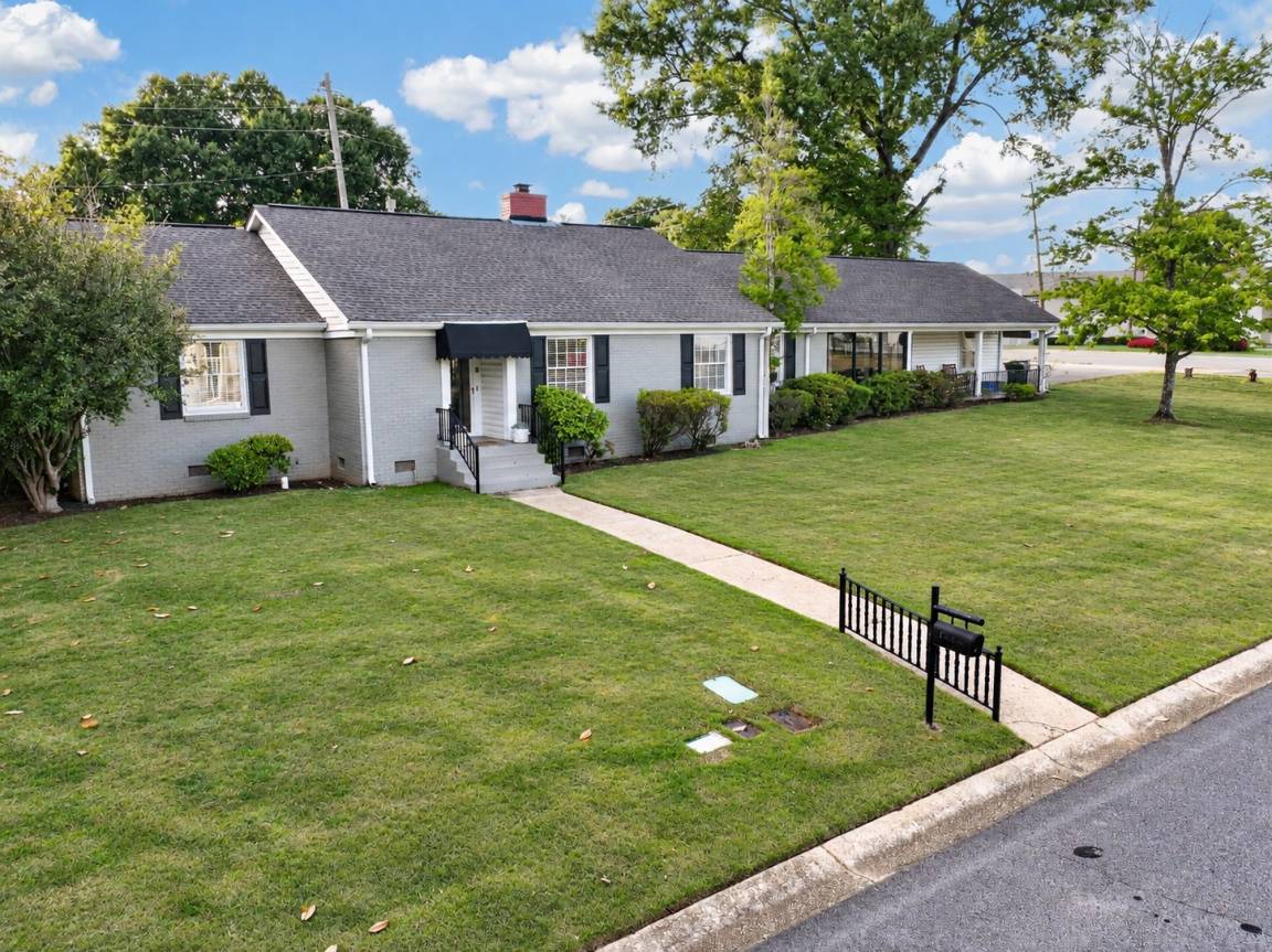 House ∙ 3 Bedrooms ∙ 11 Guests - Tuscaloosa, AL