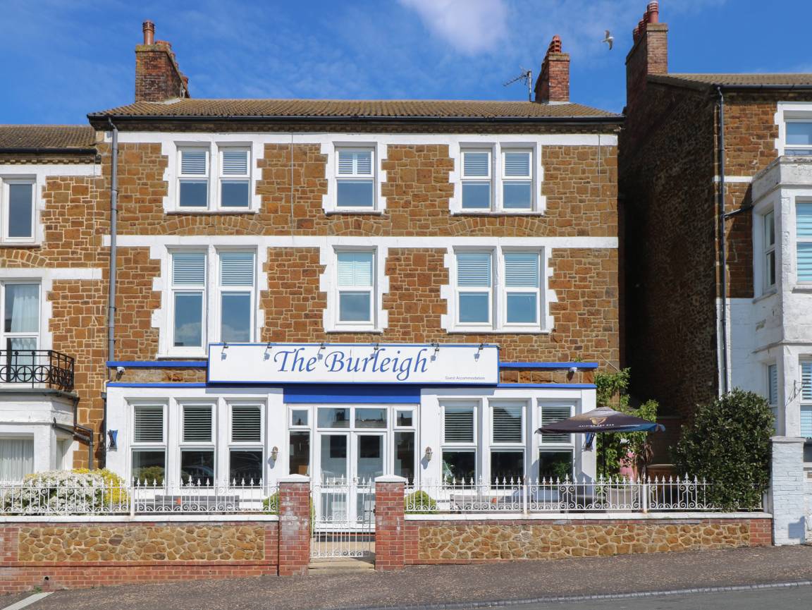 Cottage ∙ 9 Bedrooms ∙ 20 Guests - Heacham